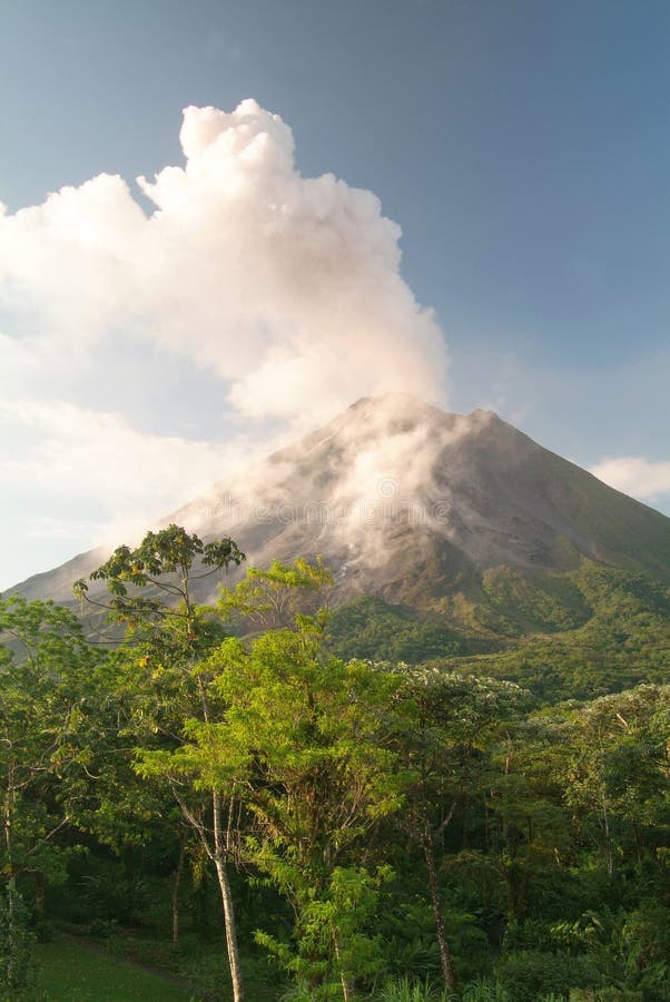 Arenal volcano eruption stock image. Image of smoke, scenic - 8114565
