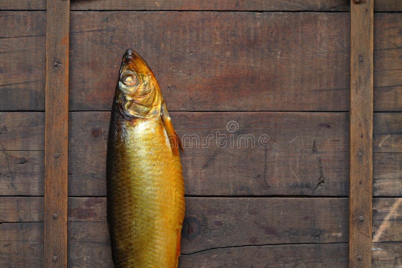 Arenque Defumado Na Madeira Foto de Stock - Imagem de madeira, comer ...