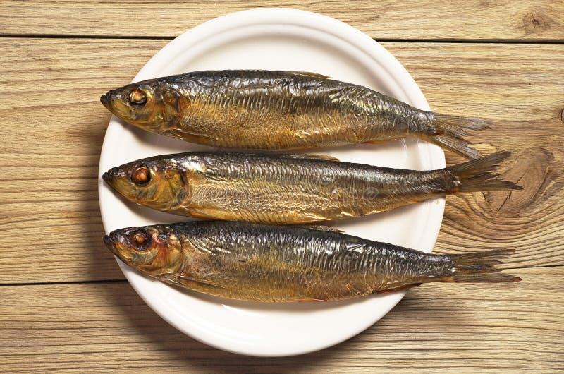 Arenques Ahumados En Una Tabla De Cortar Imagen de archivo - Imagen de ...