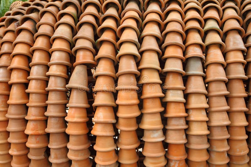 Argilla cotta Jardiniere immagine stock. Immagine di sporcizia - 23767717