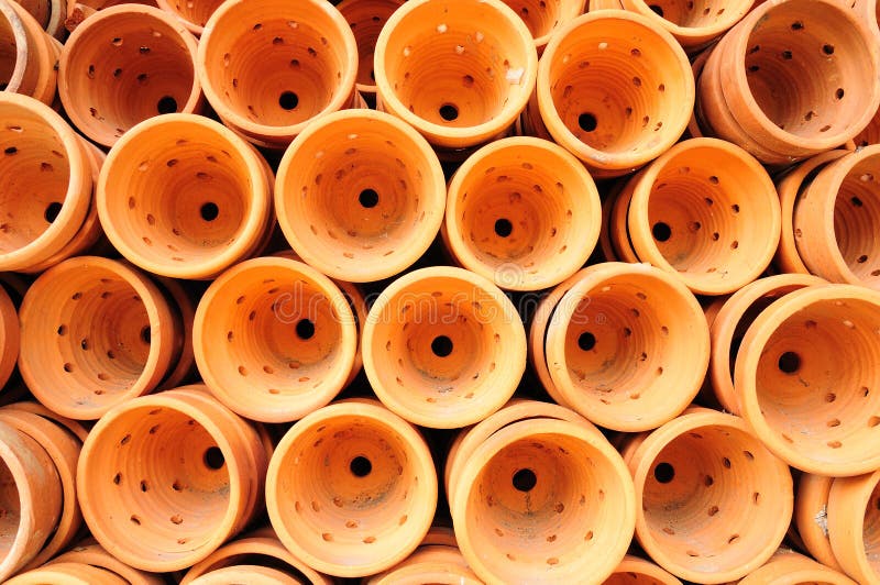 Argilla cotta Jardiniere immagine stock. Immagine di sporcizia - 23767717