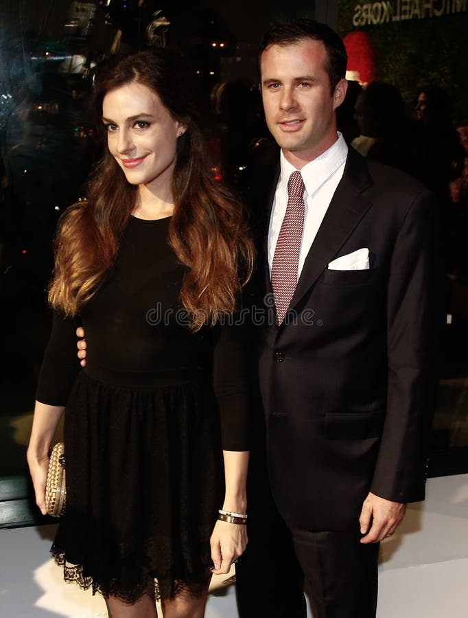 Ariana Rockefeller, Matthew Bucklin Foto editorial - Imagen de rojo ...