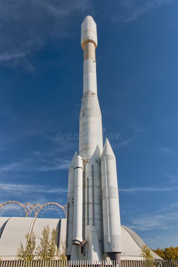 Ruimte raket stock foto. Image of astronautisch, stootkussen - 282950