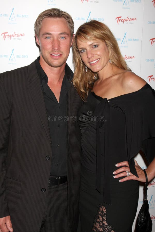 Arianne Zucker, Kyle Lowder Editorial Image - Image of arianne, artists ...