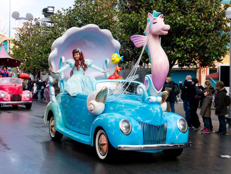 Ariel de kleine meermin redactionele afbeelding. Image of parijs - 26261465