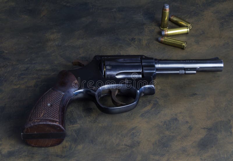 Arma Da Mão De 38 Special No Fundo Rústico Foto de Stock - Imagem de ...