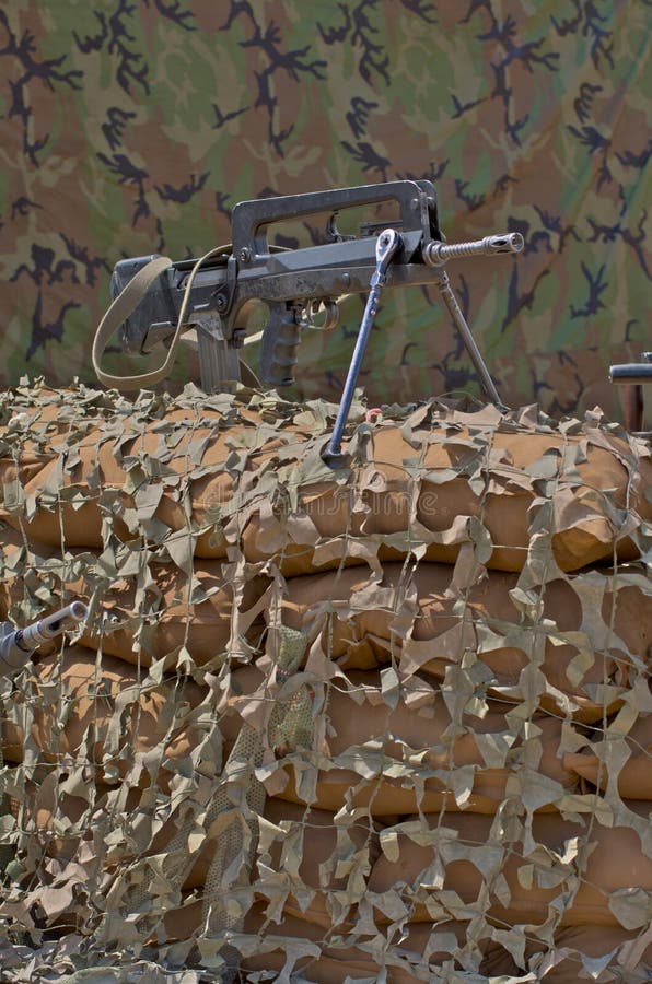 Arma de fogo FAMAS foto de stock. Imagem de armas, borne - 25428152