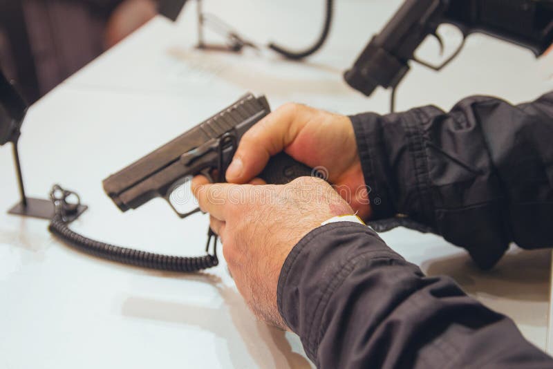 Armas foto de archivo. Imagen de pintura, competición - 1332824