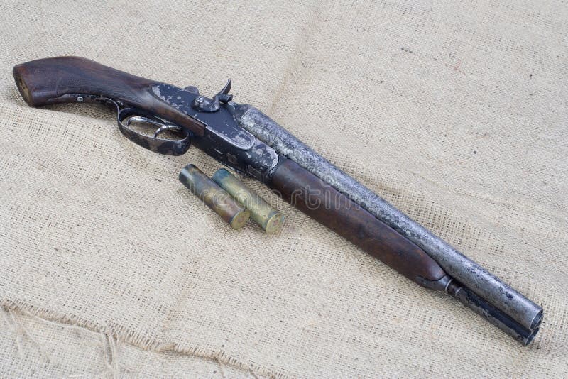 Arma Ilegal - Aserrada De La Escopeta Imagen de archivo - Imagen de ...