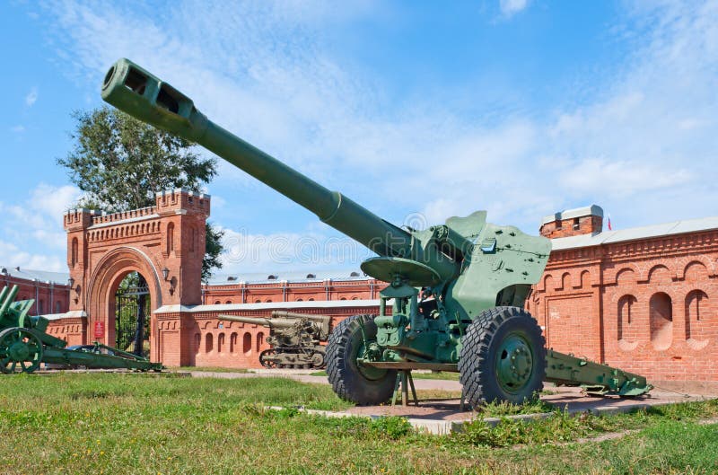 Soviet Obús M1938 (M-30) De 122 Milímetros De La Segunda Guerra Mundial ...
