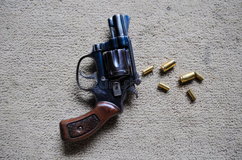 Revólver Negro Moderno Del Arma De Fuego Foto de archivo - Imagen de ...