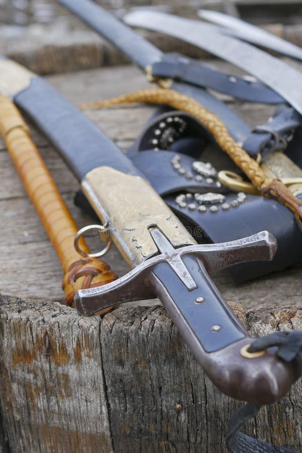 Armas Do Cossaco, Espadas, Espadas Imagem de Stock - Imagem de folha ...
