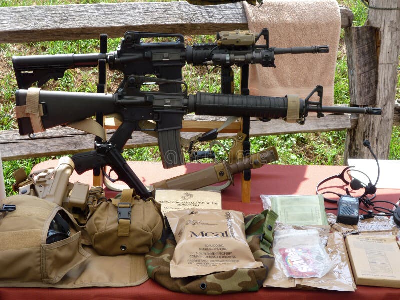 Armas Modernas foto de stock editorial. Imagem de militar - 15218588