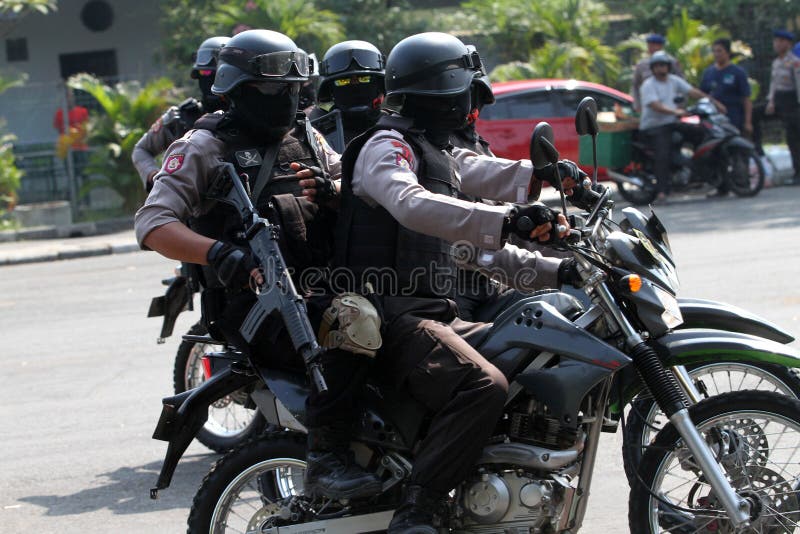 Armed police editorial photo. Image of anarchy, city - 58519976