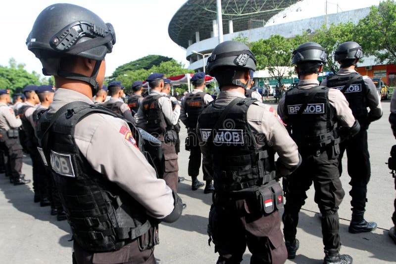 Security Briefing by Security Officer Editorial Photo - Image of ...