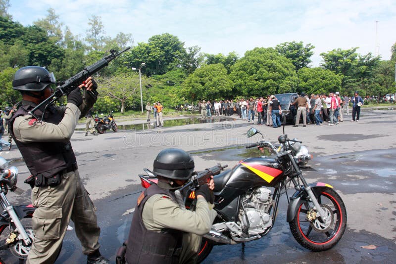 Armed police editorial photography. Image of simulation - 37277367