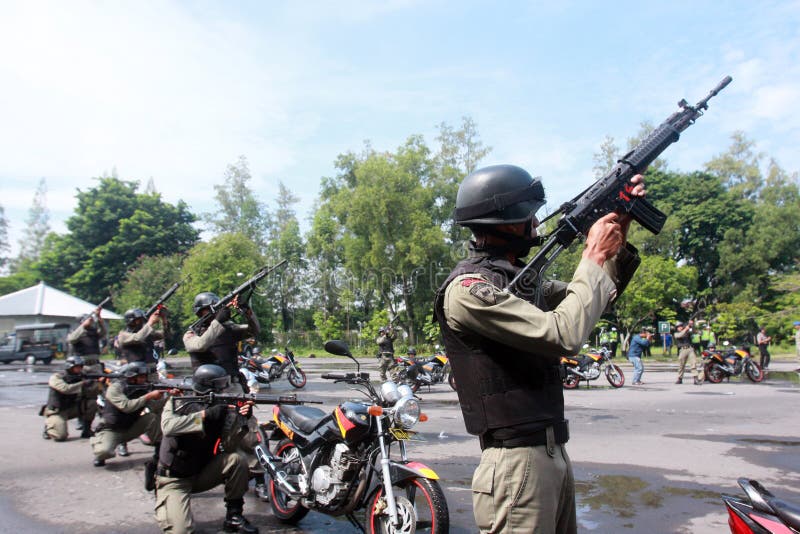 Armed police editorial photo. Image of riots, java, central - 37277421