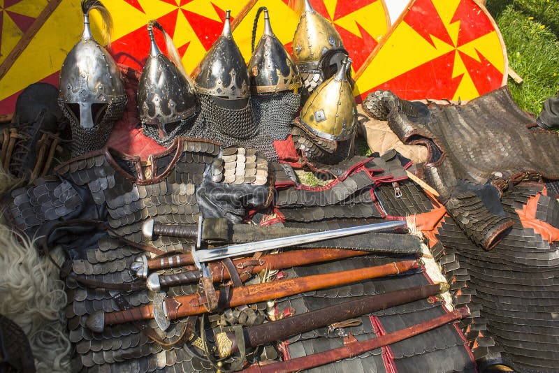 Armi medievali antiche fotografia stock. Immagine di militare - 144212688