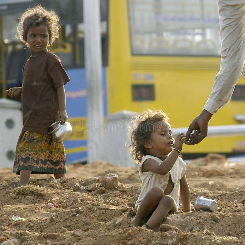 FATTIG GAMMAL INDISK DAM redaktionell arkivfoto. Bild av lantligt ...