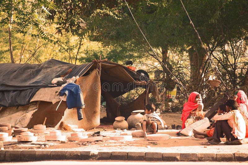 Armoede redactionele stock foto. Image of ontberingen - 102991193