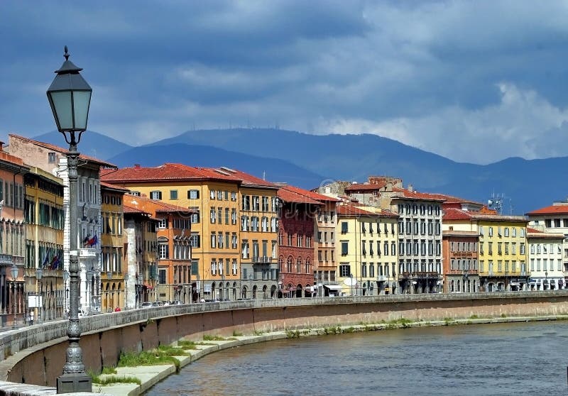 Arno-Fluss in Florenz, Italien Stockfoto - Bild von berg, landung: 194556