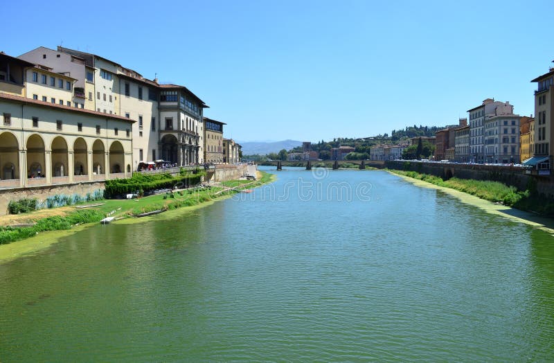 Arno-Fluss in Florenz - Italien Stockfoto - Bild von arno, balkon: 26545878