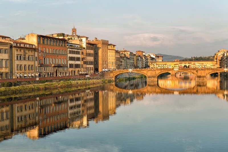 Arno Rzeka Florencja I Mosty Obraz Editorial - Obraz złożonej z ...