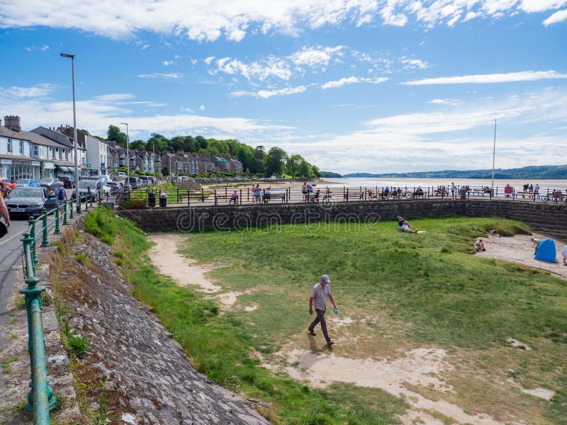 Arnside Pier, Dmu Train on Embankment To Viaduct Editorial Stock Image ...