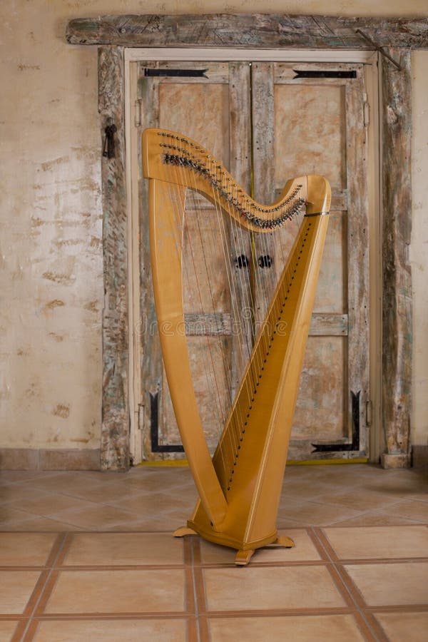 Arpa Del Instrumento Musical Foto de archivo - Imagen de alambre ...