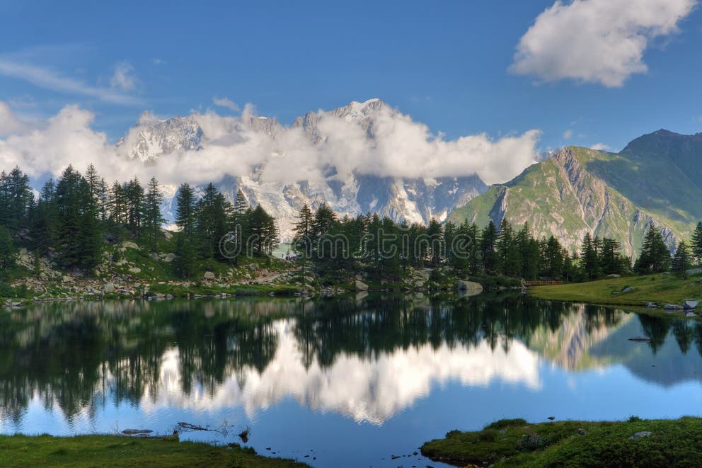 Arpy lake, Italy stock image. Image of mountain, clear - 17625443