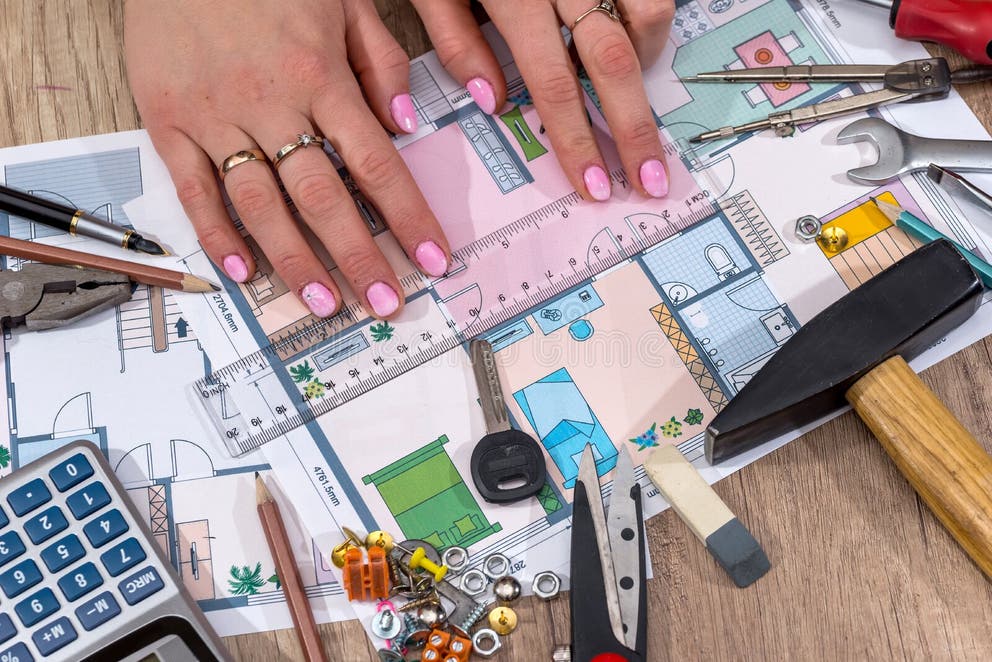 Arquitecto Que Trabaja En El Diseño Del Edificio Imagen de archivo - Imagen de edificio ...