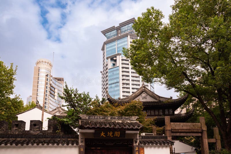 Arquitectura China Tradicional Y Moderna En Shanghai China Imagen de ...