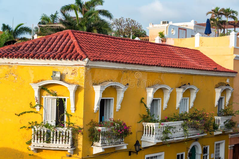 Balcones Coloniales En Quito, Ecuador Imagen de archivo - Imagen de ...