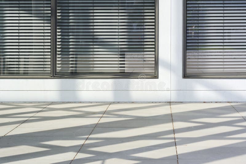 Arquitectura Con Las Sombras Foto de archivo - Imagen de sunlit, efecto ...