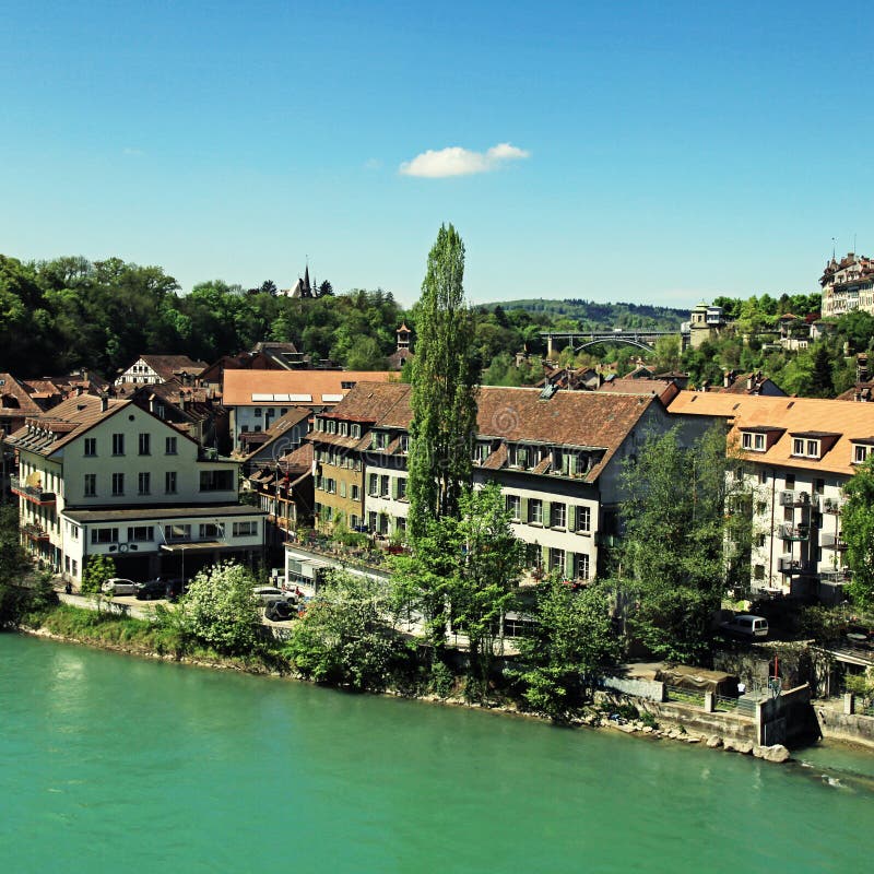 Arquitectura Da Cidade De Berna E De Rio De Aare, Suíça Foto de Stock ...
