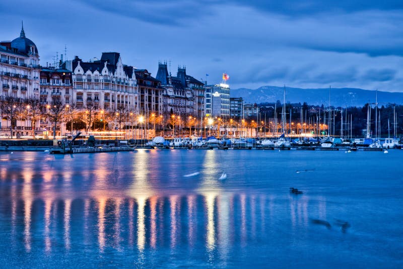 Arquitectura Da Cidade De Genebra Imagem de Stock - Imagem de azul, céu ...