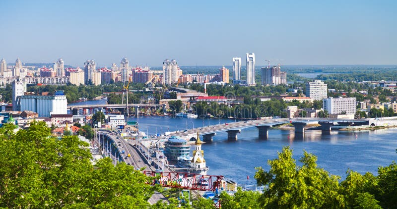 Arquitectura Da Cidade De Kiev E Rio De Dnieper Foto de Stock - Imagem ...