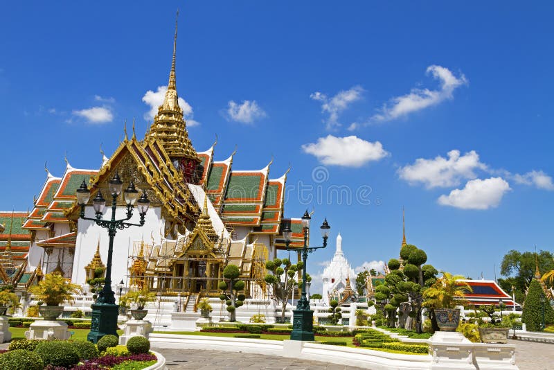 Edificio De Oro Del Detalle De La Arquitectura Imagen de archivo ...