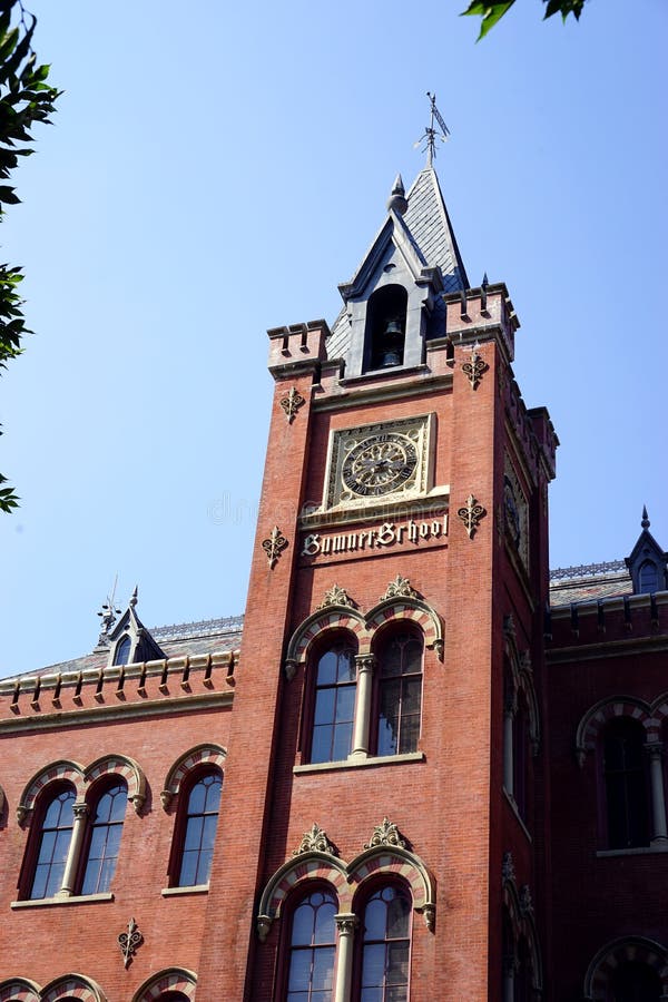 Arquitectura Del Siglo XIX - Torre De Steampunk Foto de archivo ...