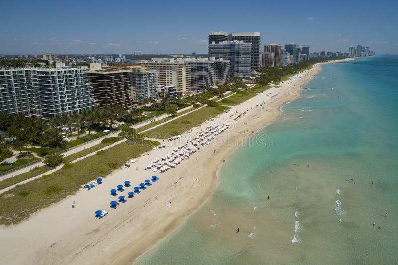 Arquitectura Frente Al Mar Surfside La Florida Imagen de archivo ...