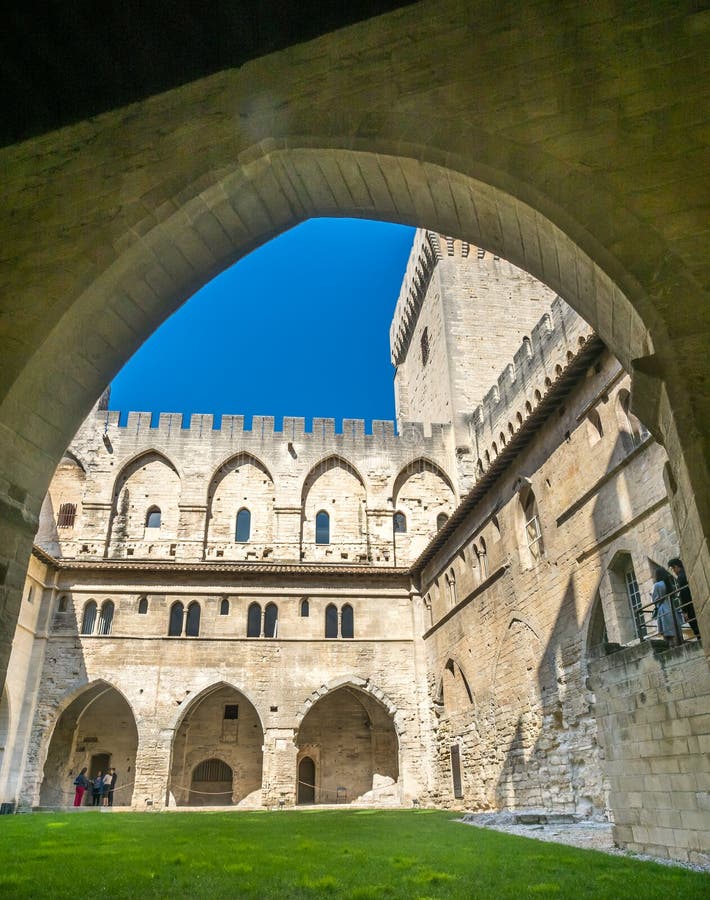 Arquitectura Interior Del Palacio Papal Imagen editorial - Imagen de ...