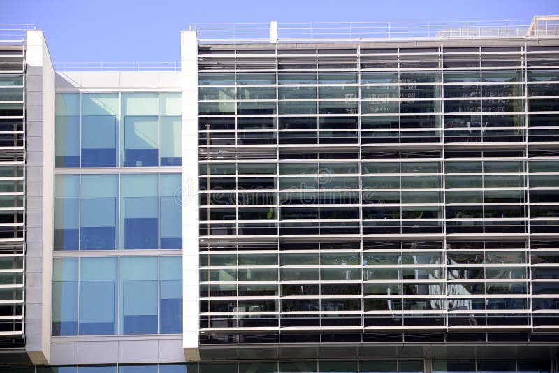 Arquitectura Moderna, Fachada Del Edificio De Oficinas, Lugares De ...