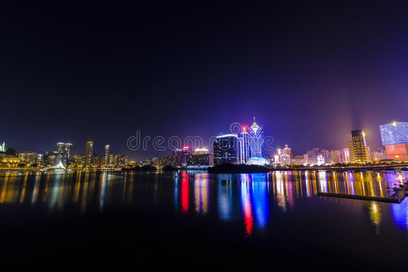 Arquitetura Da Cidade De Macau Na Noite Imagem de Stock Editorial ...
