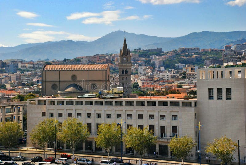 Arquitetura Da Cidade De Messina, Sicília, Itália Foto de Stock ...