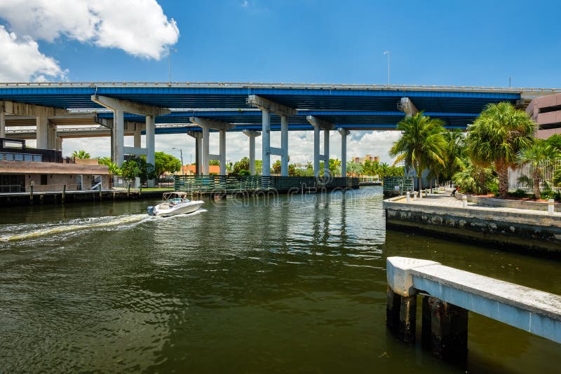 Arquitetura Da Cidade Do Rio De Miami Foto Editorial - Imagem de unido ...