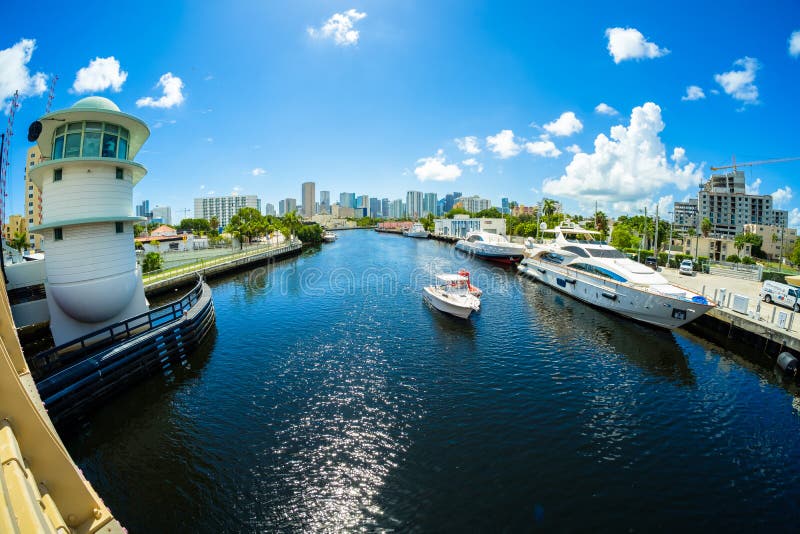 Arquitetura Da Cidade Do Rio De Miami Foto Editorial - Imagem de quinto ...