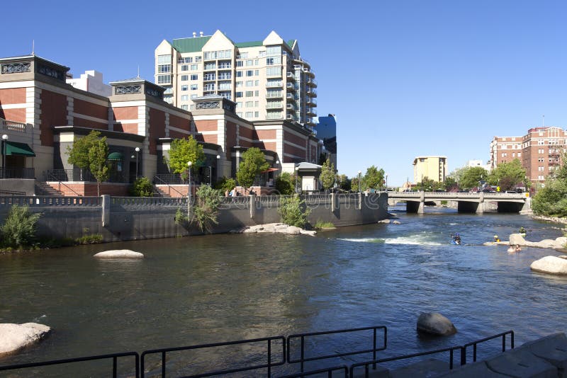 Arquitetura e rio de Reno. foto de stock. Imagem de pedestres - 25318984