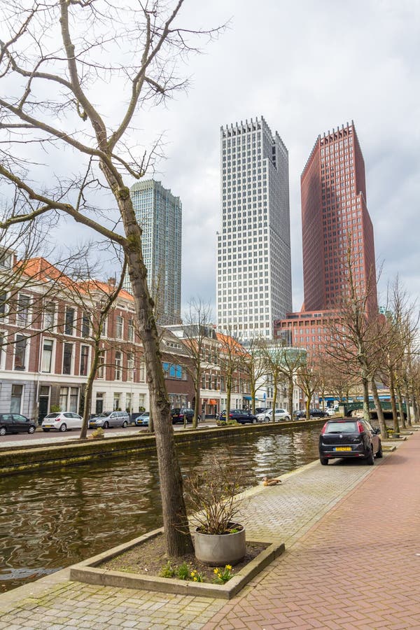 Arquitetura Moderna Da Skyline Da Cidade De Haia Imagem Editorial ...
