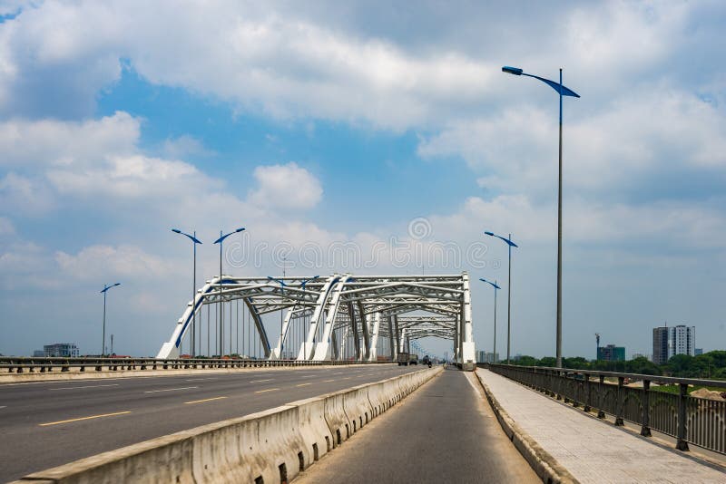 Arquiteturas Da Cidade De Dong Tru Bridge - De Hanoi Imagem de Stock ...