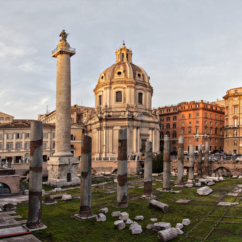Arrangement De Sun Sur La Colonne Rome De Trajans Image stock - Image ...